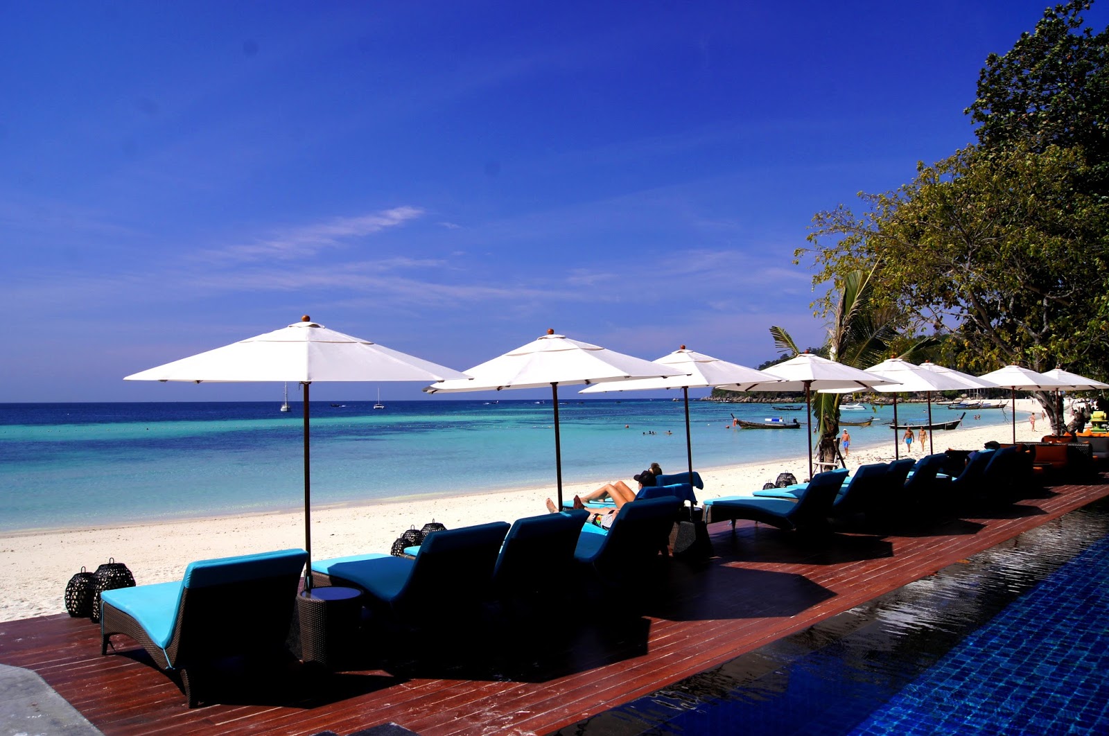 akira lipe resort - Thai News Collections