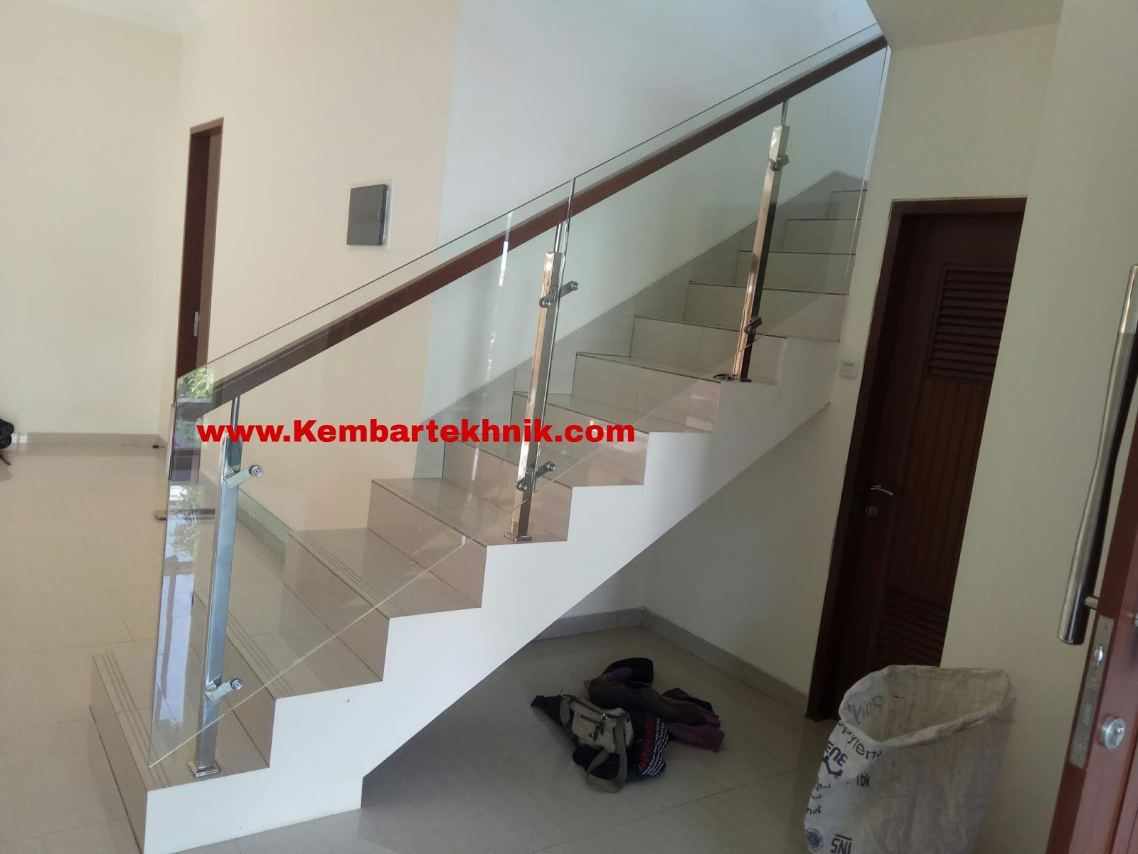 Railling dan Balkon Stainless - Contoh Gambar Relling Kaca Tempered