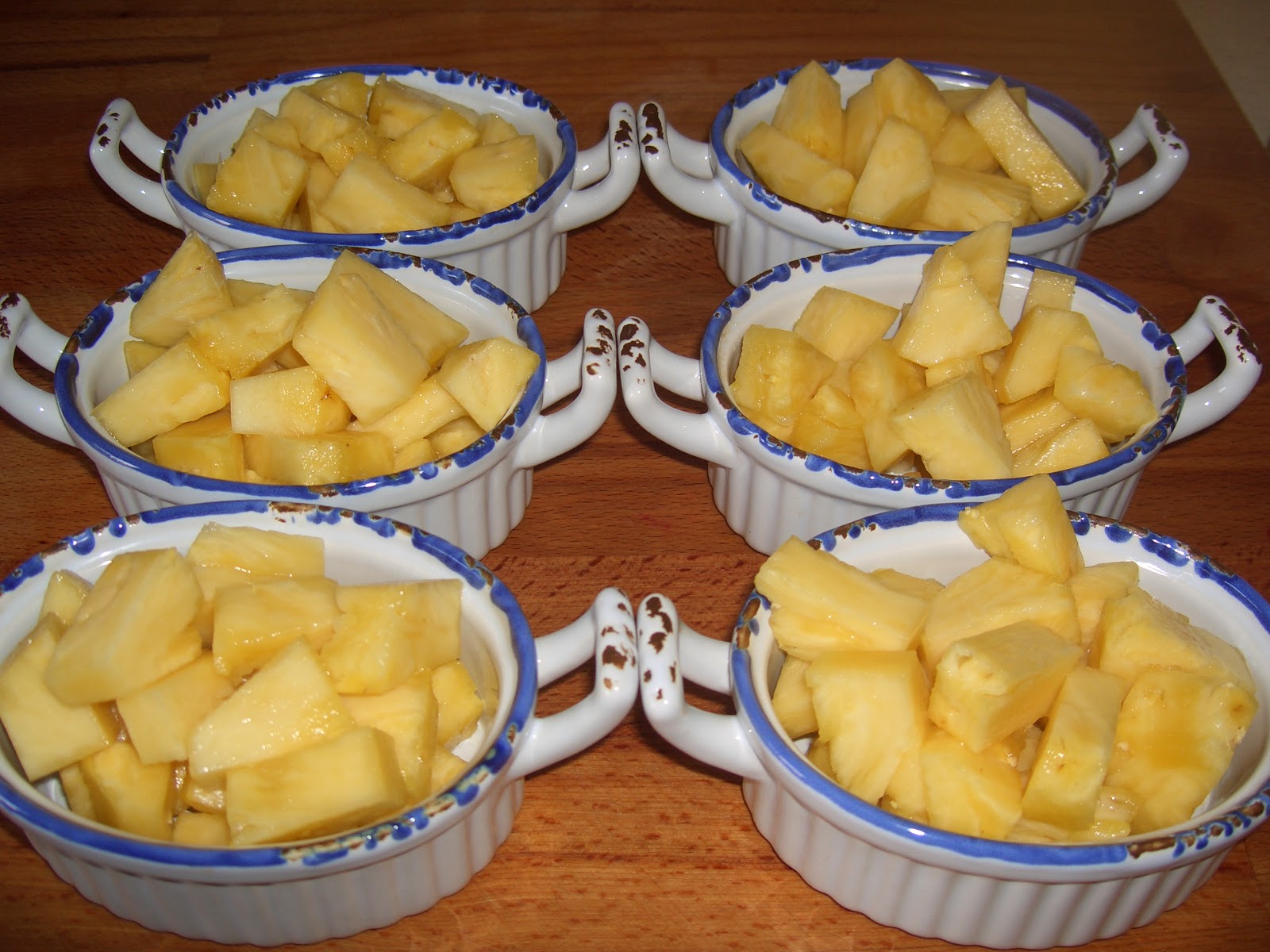 Welcome to my french cuisine !: Caramelized pineapple (ananas caramélisé)