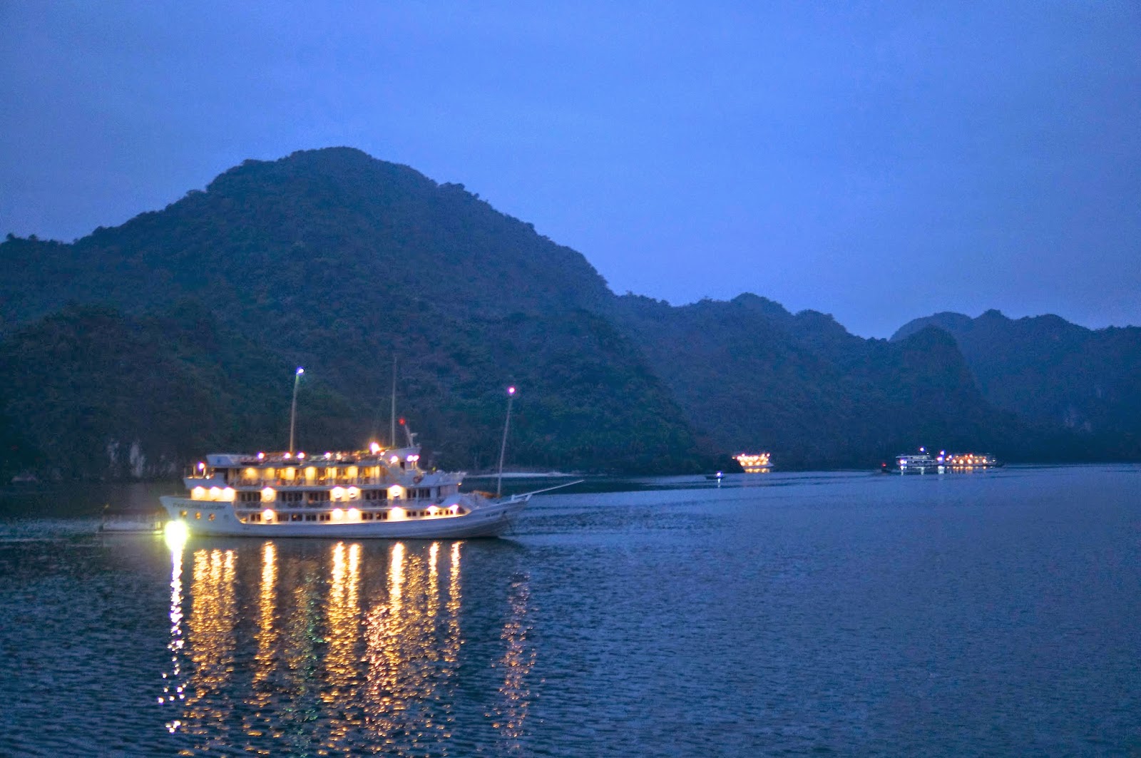 Emtalks: Travel Update 3: Halong Bay and Island Exploring!