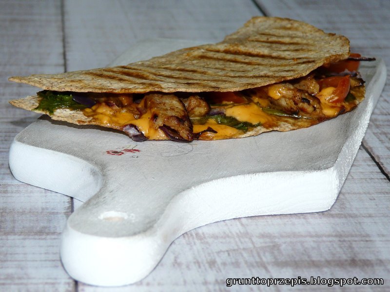 GRUNT TO PRZEPIS!: Tortilla panini ze schabem w sosie kebab-gyros