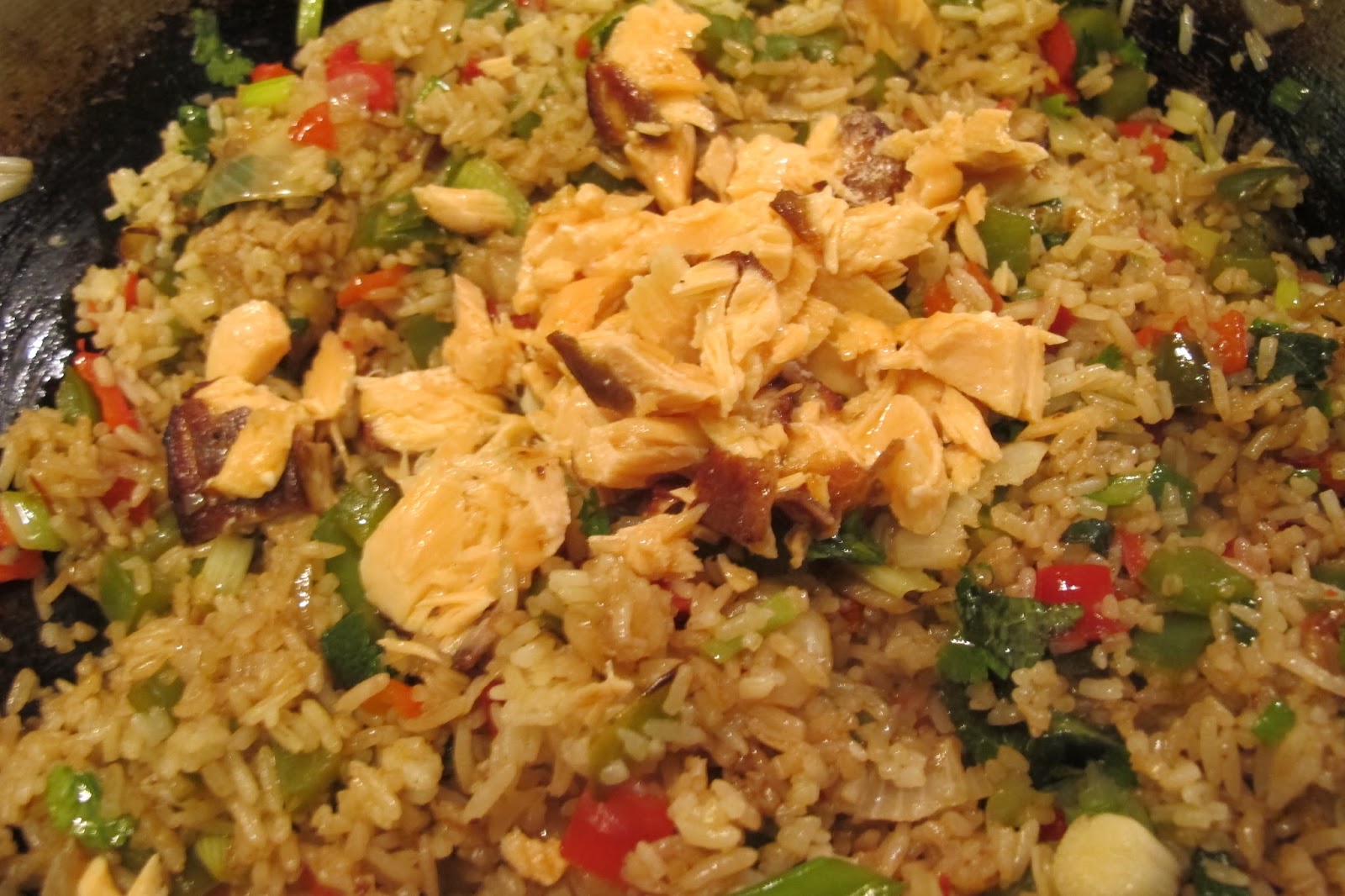 Riz sauté à l'ananas et aux légumes