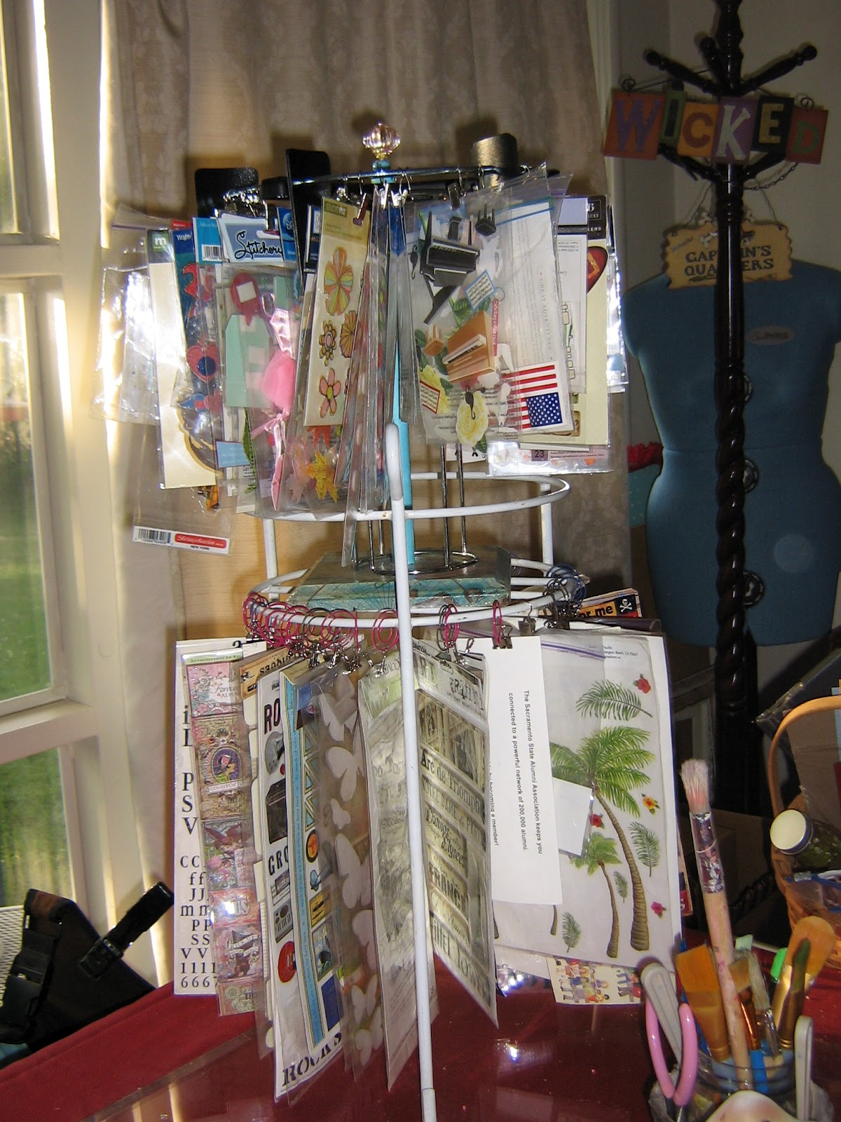 The Wicked jypsi: DIY Sticker Storage "Carousel"