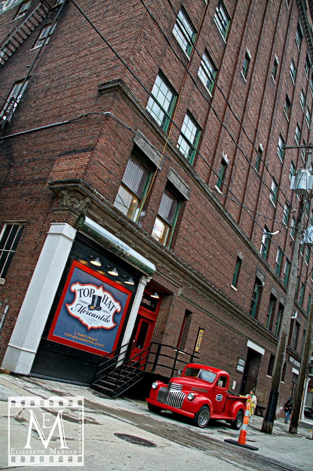 The Adventures of Elizabeth: Exploring Top Hat - It's all in the details!