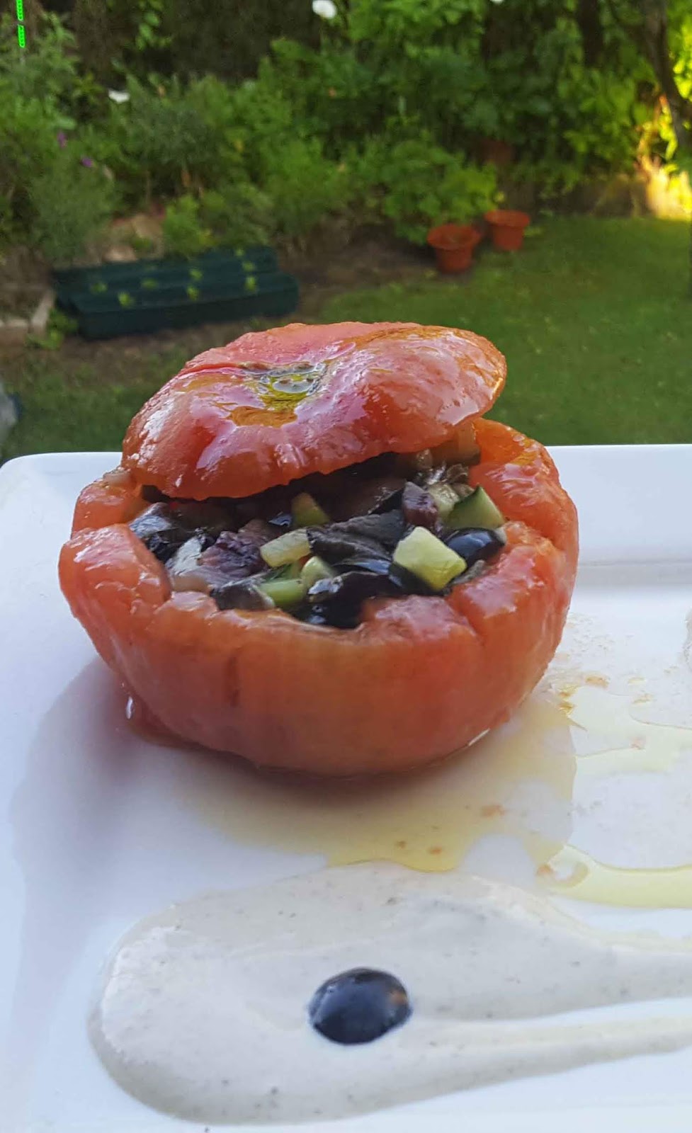 LA COCINA PLURAL: TOMATE RELLENO CON SARDINAS DE CUBO, SALSA VITELLO ...