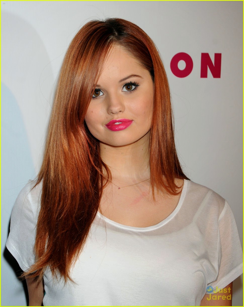 Adoráveis Garotas: Debby Ryan e suas curvas