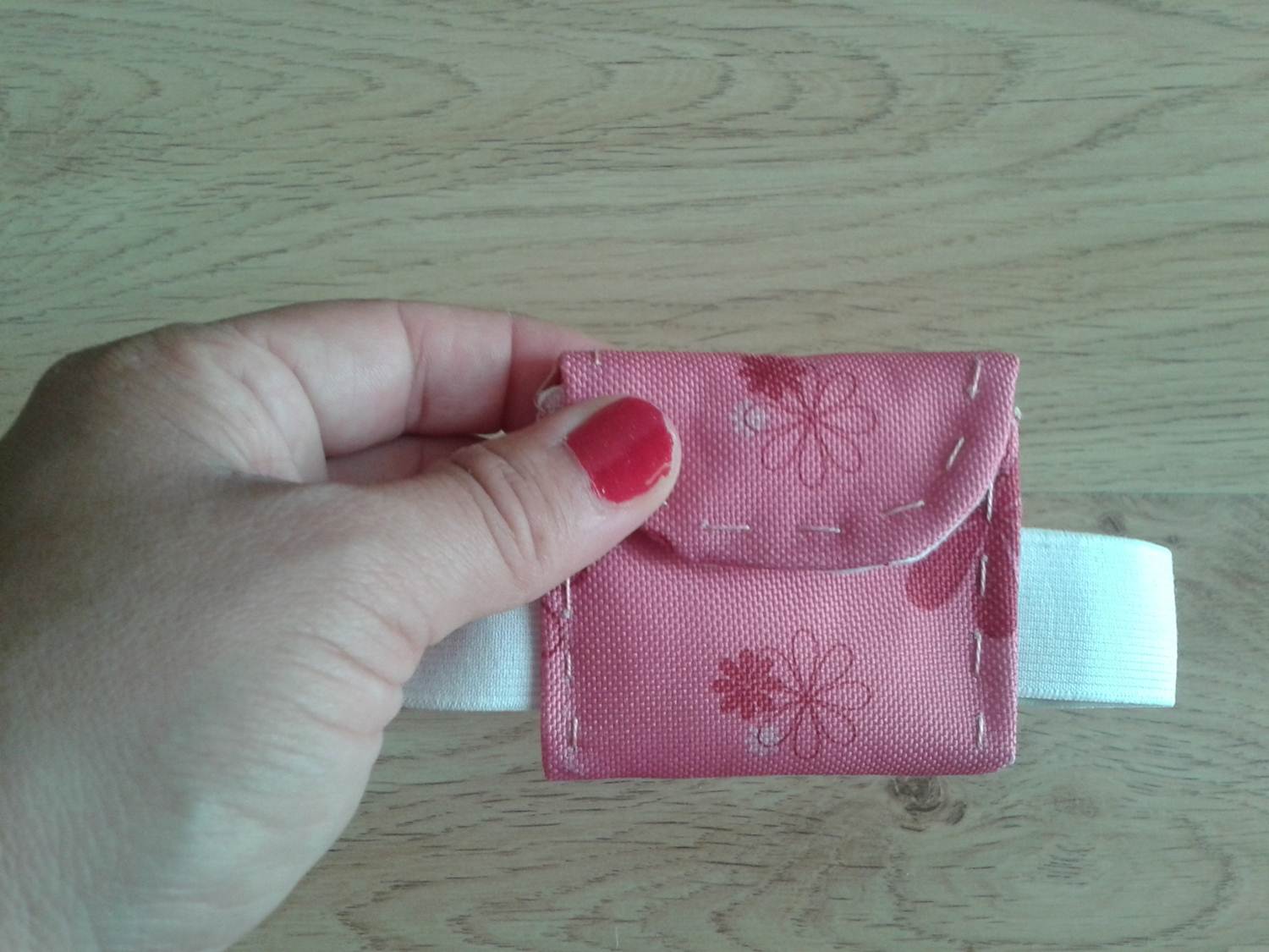 DIY sports iPod armband pouch (with pattern) |Keeping it Real