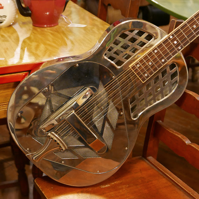 2001 Amistar-made Johnson JM-991 Tricone Guitar