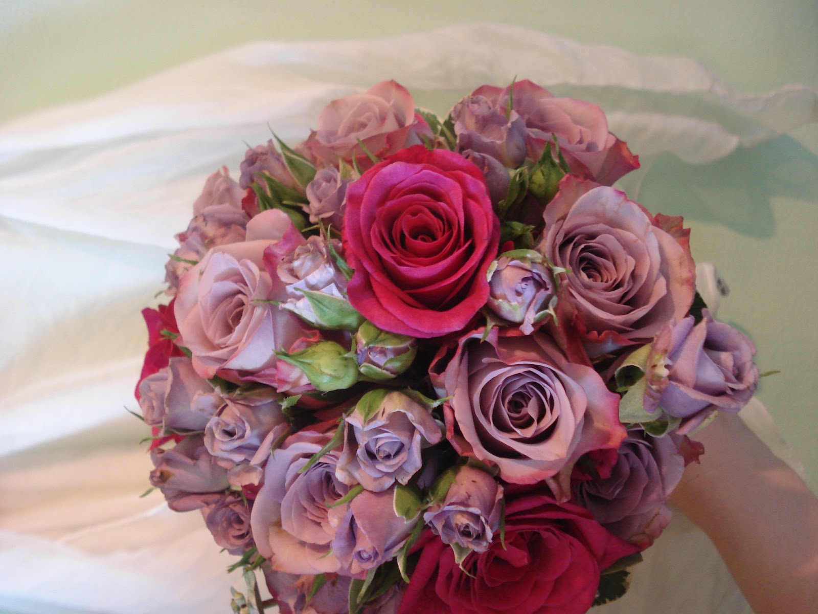 Buchete cu Flori: buchet de mireasa mov