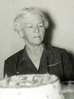 ROOT BOUND: Frank Knell (1877 - 1938) and Amy Sophia Page (1879 - 1960)