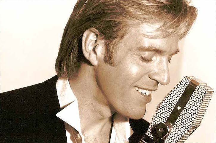 Merry-Go Round brings Los Angeles-based crooner to 2016 fundraiser ...