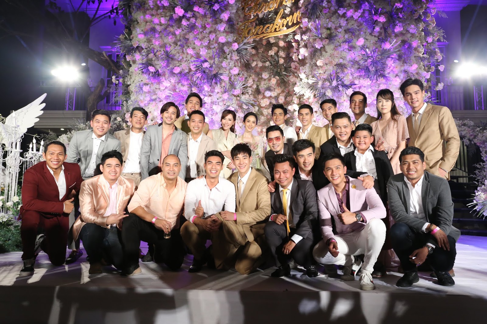 งานแต่งยุ้ย ธันน์ สนั่นสระบุรี อั้มพัชราภา มาลุ้นช่อดอกไม้ มีทัพนักแสดง ...