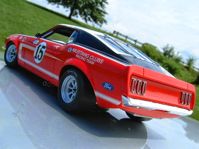 Diecast 1/18: Ford Mustang 1969 BOSS 302 Parnelli Jones #15 Trans-Am par Welly/GMP
