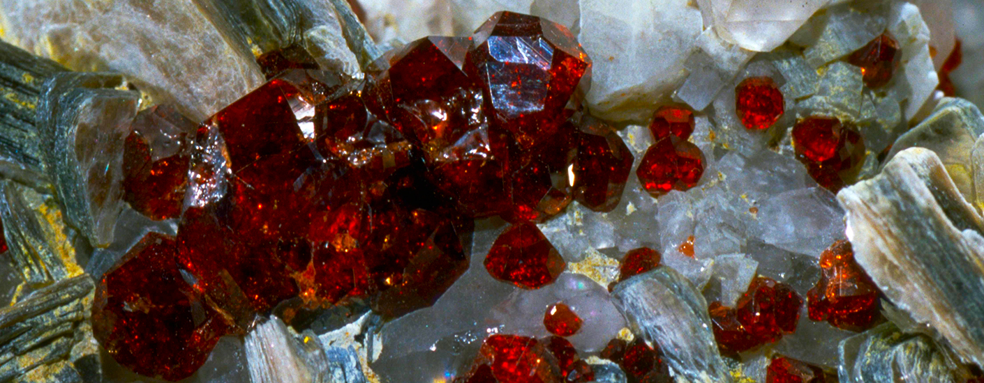 El Arte de la Orfebrería y Joyería : El Granate