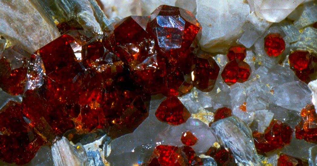 El Arte de la Orfebrería y Joyería : El Granate