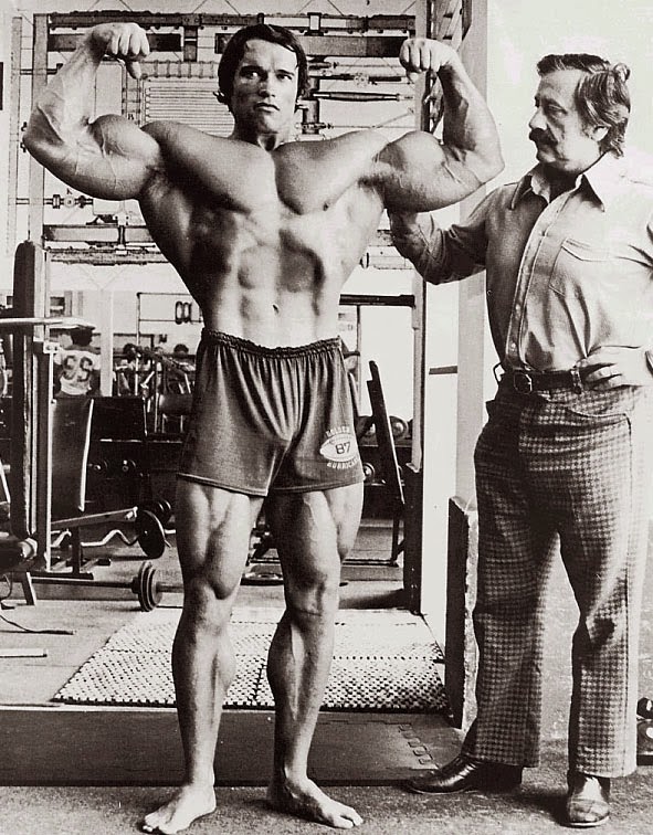 Arnold Schwarzenegger's Front Three Quarter Twisting Double Bicep Pose ...