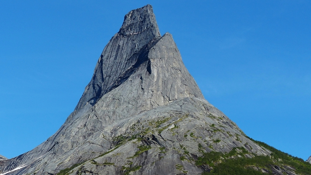 Nordis's NaturFoto: Stetind, Norway's national mountain and the nature.