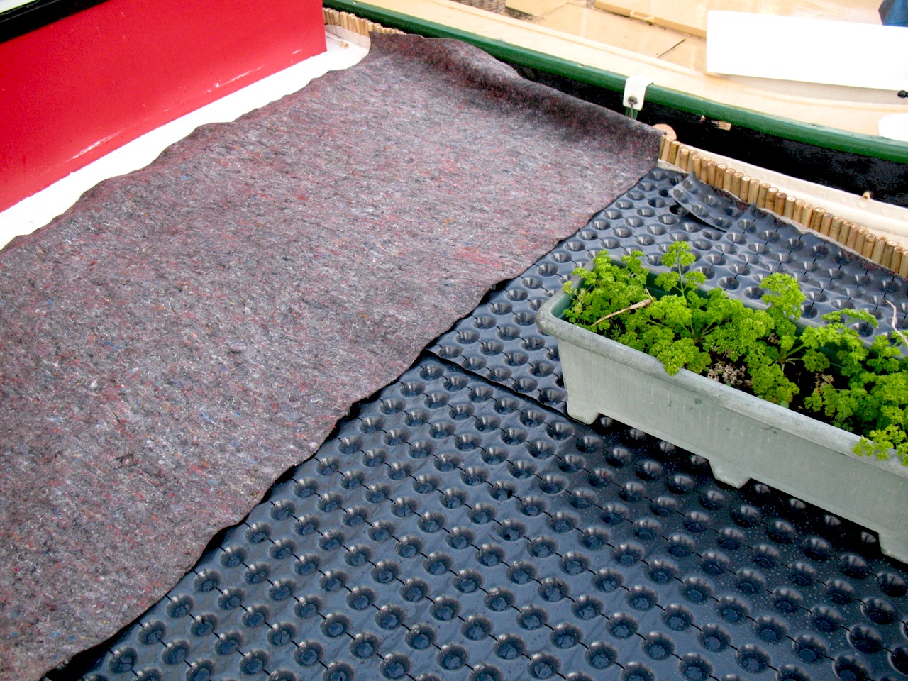Mark E14: Green Roof on a Barge in Docklands