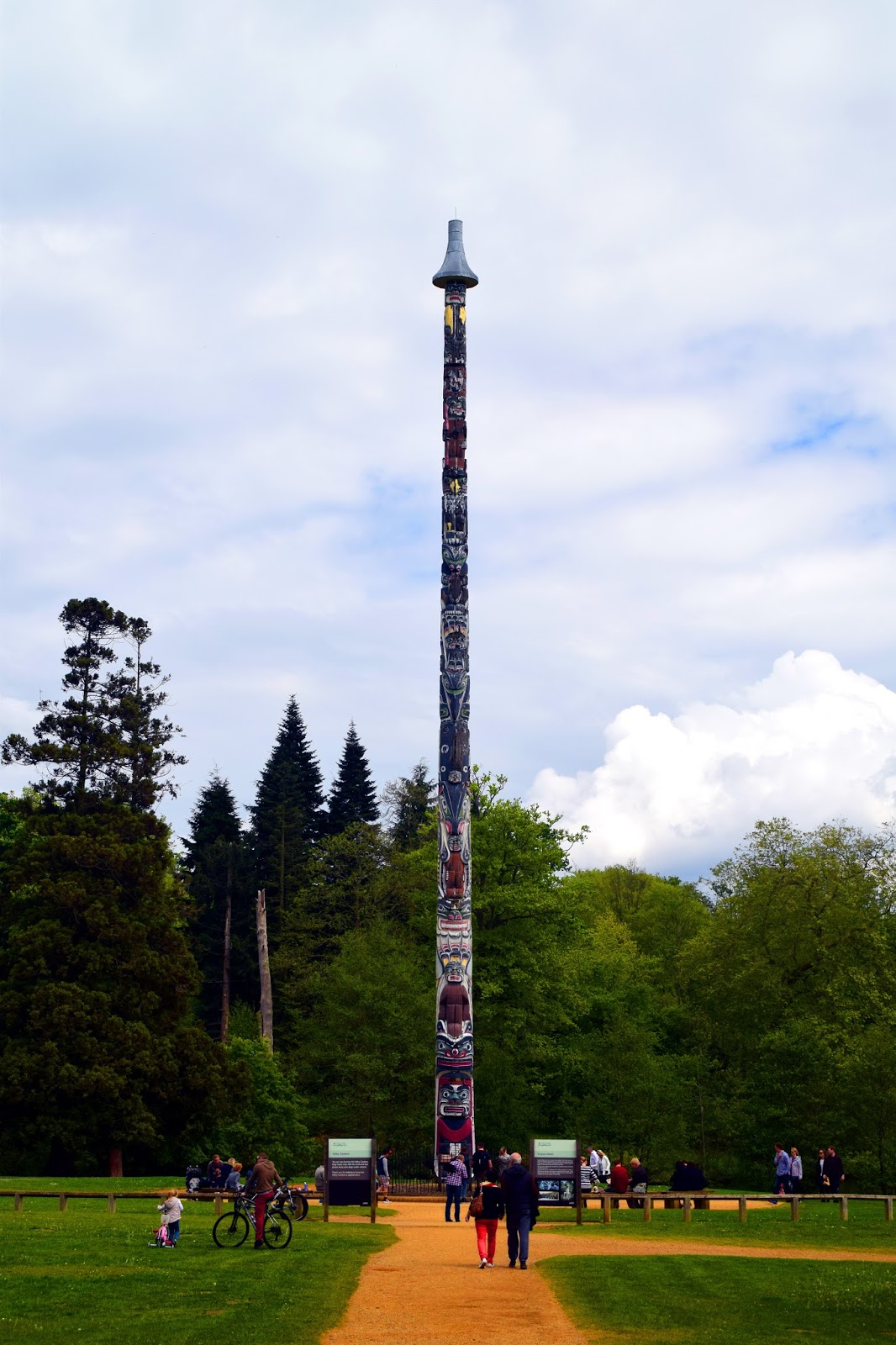 Enjoy your time with beautiful places: Totem Pole at Virginia Water lake.