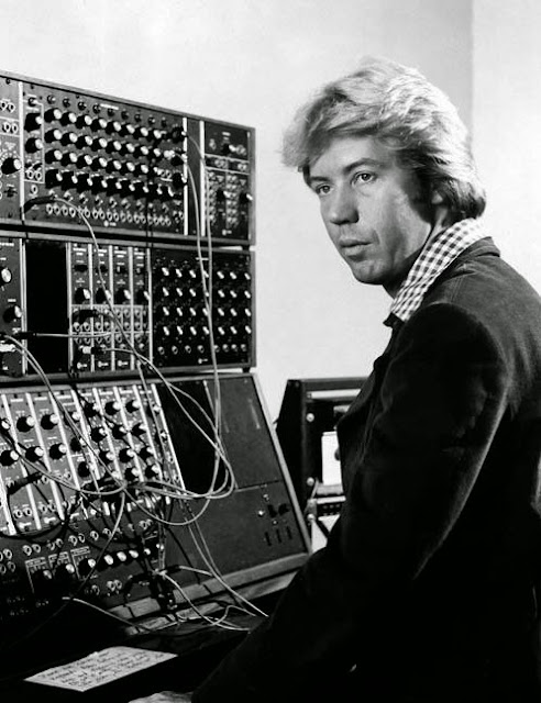 MATRIXSYNTH: An Interview with Andrew Rudin on Astronauta Pinguim