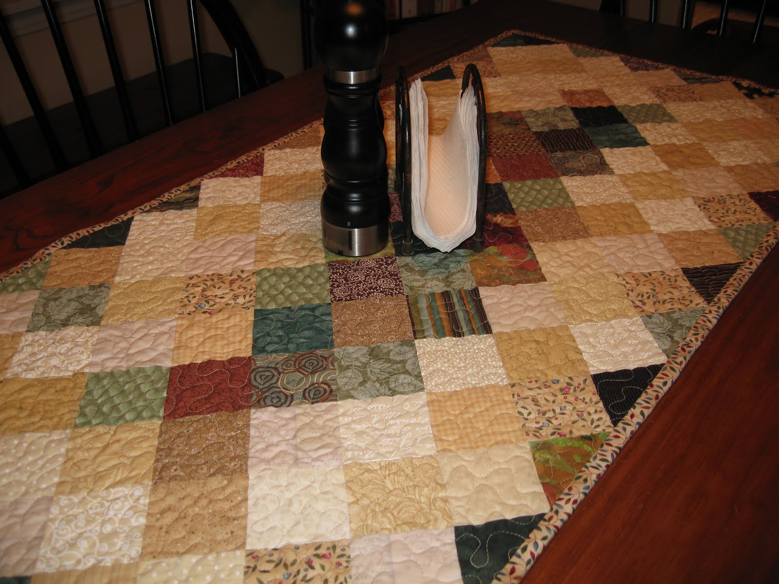 LIFE WITH LYNN: Table-Topper Quilt; Step-by-Step