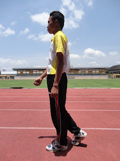 dunia olahraga anak: Foto sikap tubuh posisi berjalan