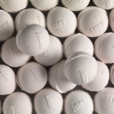 lush kisses: Review - Butterball Bath Bomb