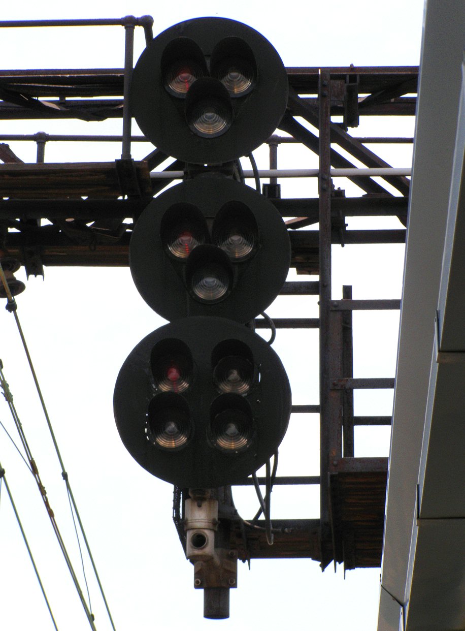 The Position Light: PHOTOS: METRA KENSINGTON Tower