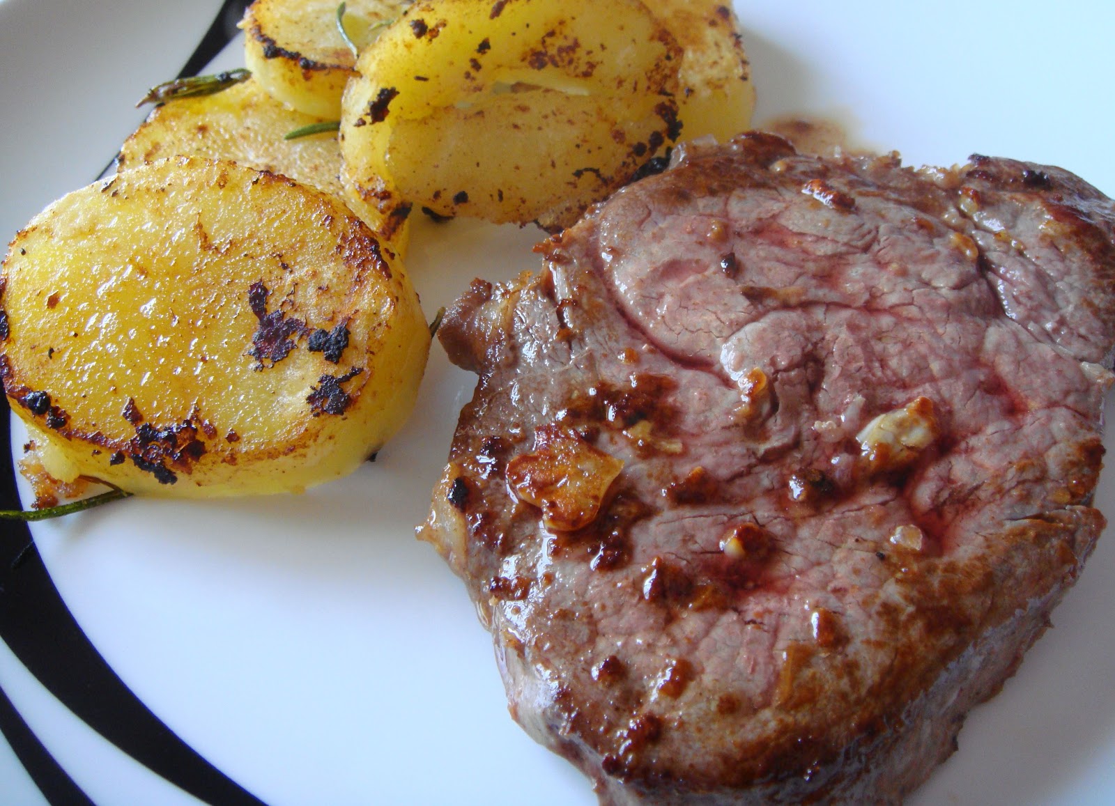 La Pattysserie: Bife do lombo com batatas na frigideira e alecrim