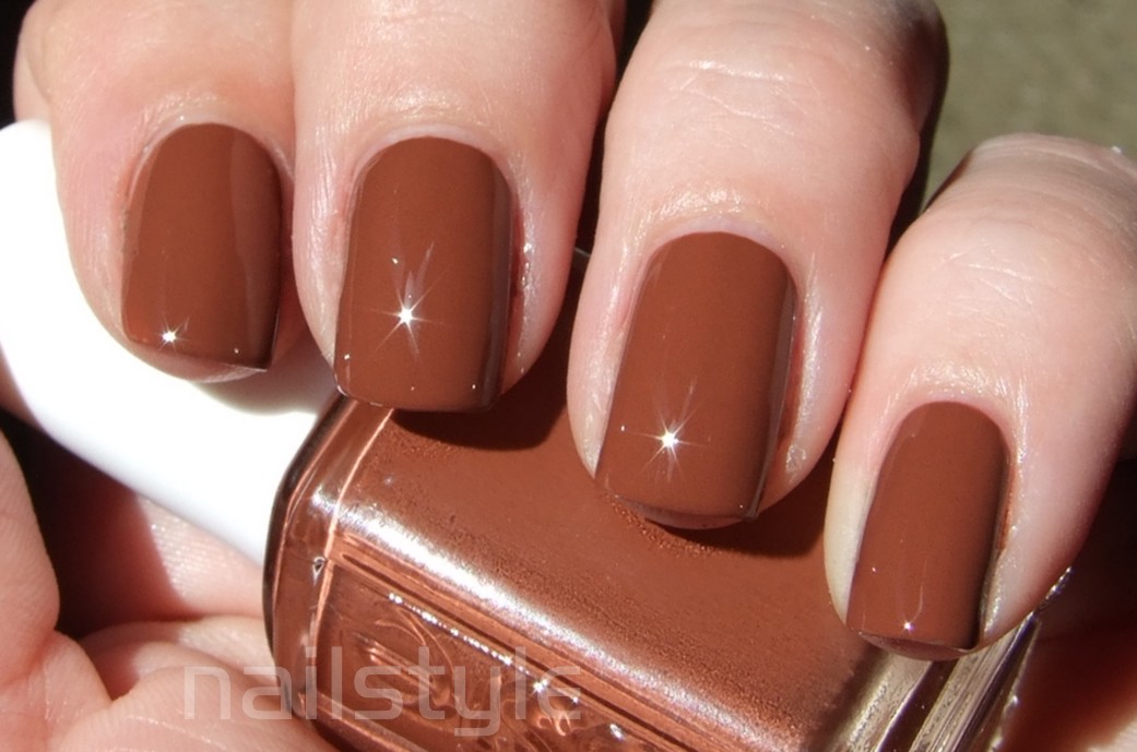 Nailstyle: Essie Very Structured