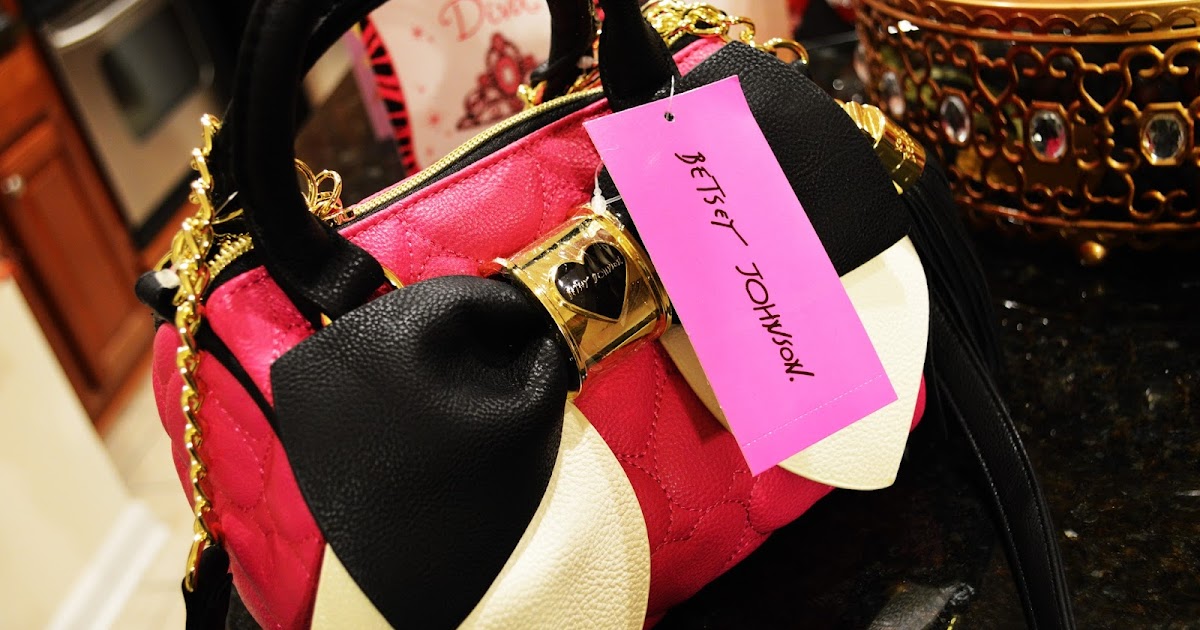 Sara Writes A Hot Pink Handbag Is All You Need