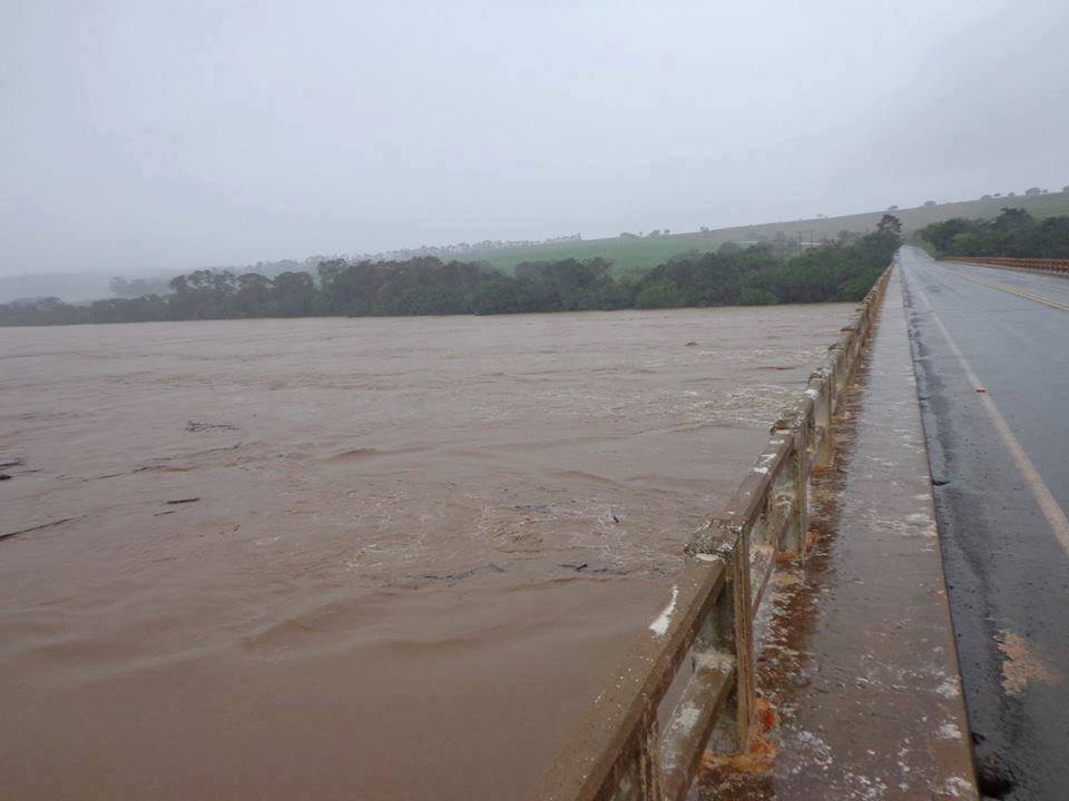 BLOG DO FARINA: MAIOR CHEIA NO RIO IVAÍ - FOTOS IMPRESSIONANTES