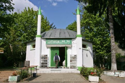 AHMADIYYA MOSQUE: Noor Mosque - Frankfurt Germany