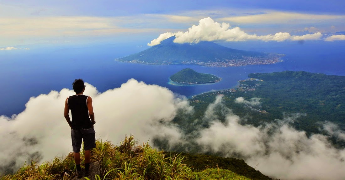 Life is An Adventure: Menikmati indahnya Kepulauan Rempah Rempah dari puncak tertinggi Maluku Utara