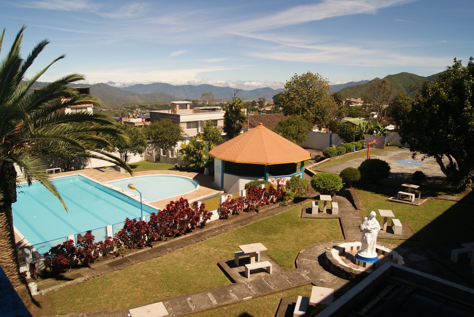 CASA DE ENCUENTROS CHAMPAGNAT CHACHAGUI: CAPACIDAD
