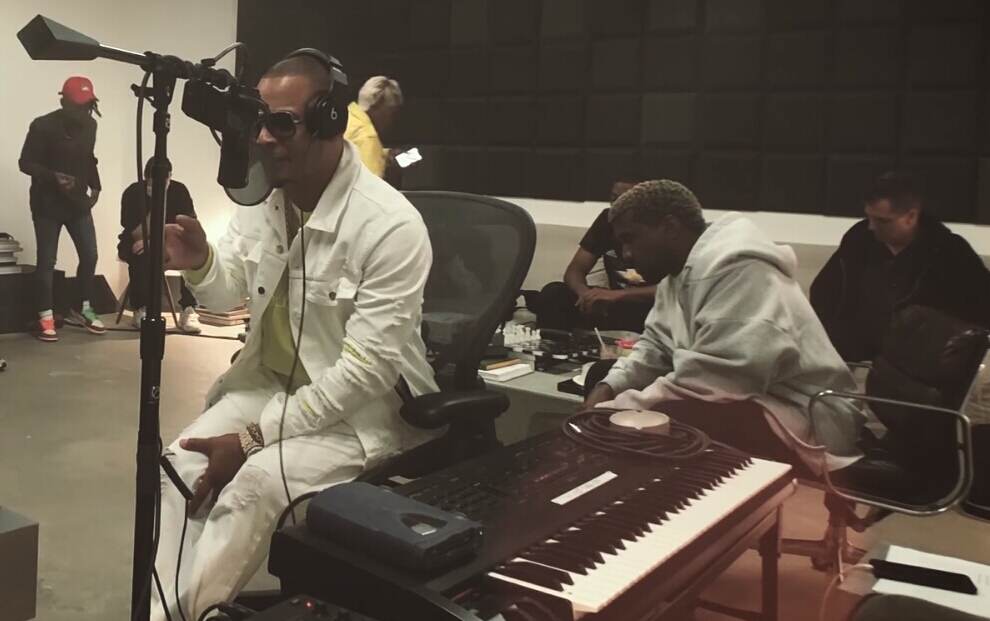 What microphone does Kanye record with? | ktt2