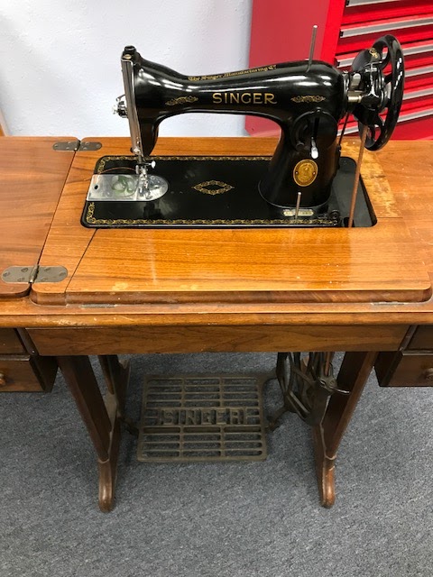 theScrappyBeeMichelle.blogspot.com: 15-88 Singer Treadle post #5