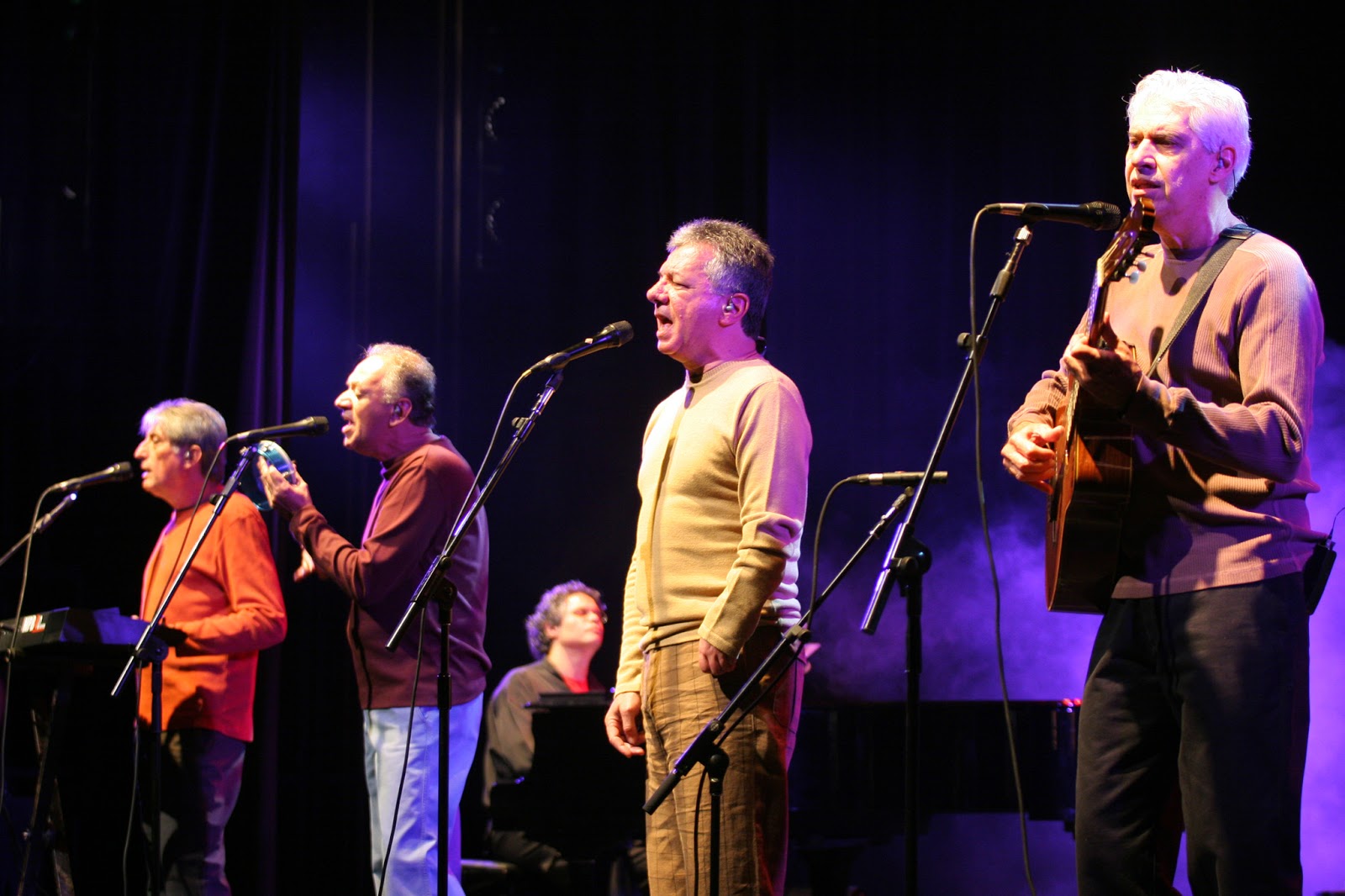 BLOG DO ROBERTO ALMEIDA: MPB 4 TRAZ 50 ANOS DE MÚSICA PARA GARANHUNS