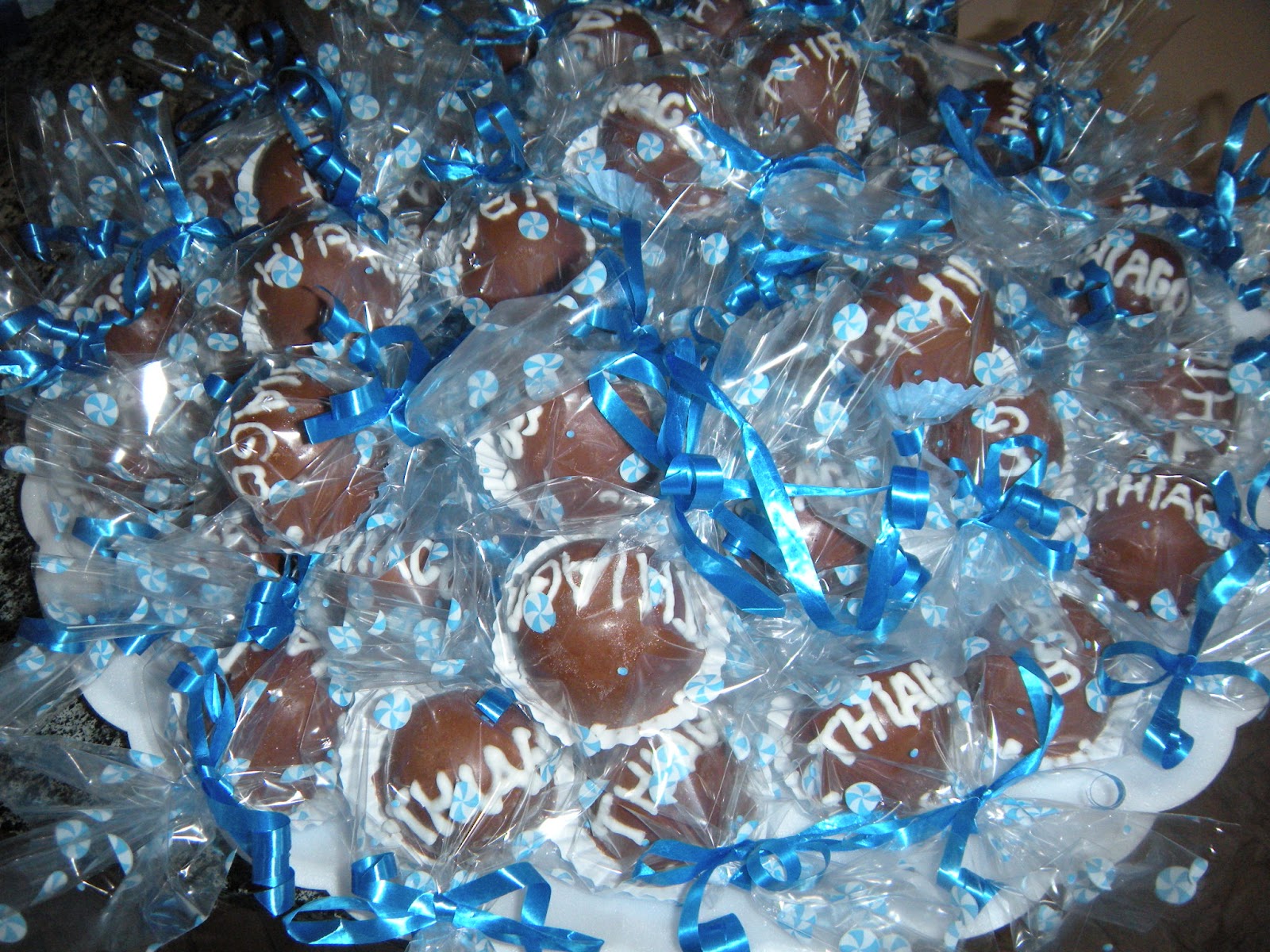 vall bolos decoração: trufas embaladas