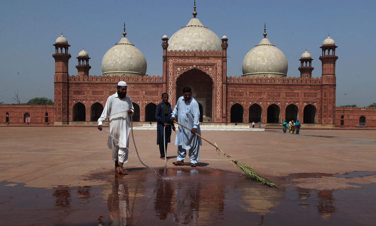 Cleaning of Badshahi Mosque Lahore