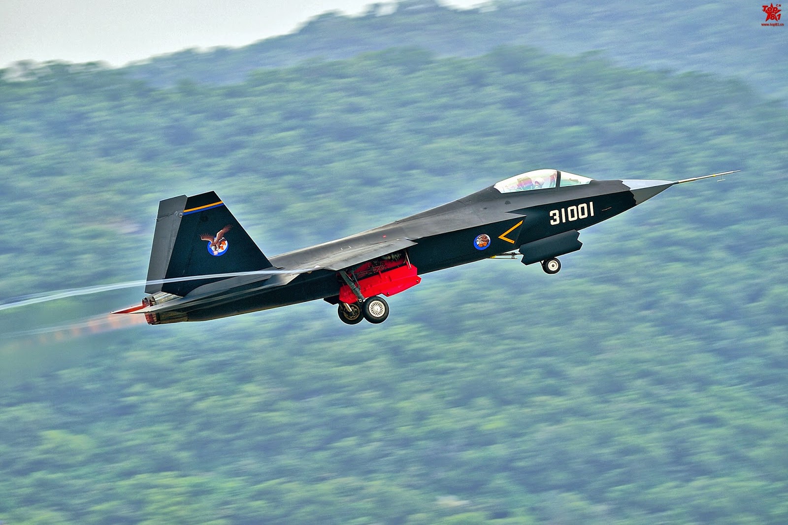 China Defense Blog: Hi-res photos of the day: J-31 at Zhuhai