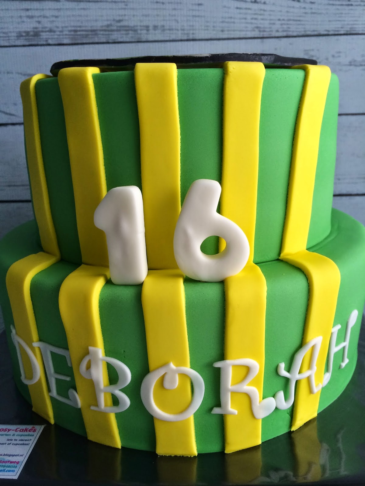 Taart bij Essy's Cosy-Cakes: Ado sweet 16 taart