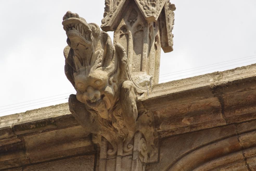 El mundo de Juan María: Viajes y Fotografía: Las gárgolas del edificio ...