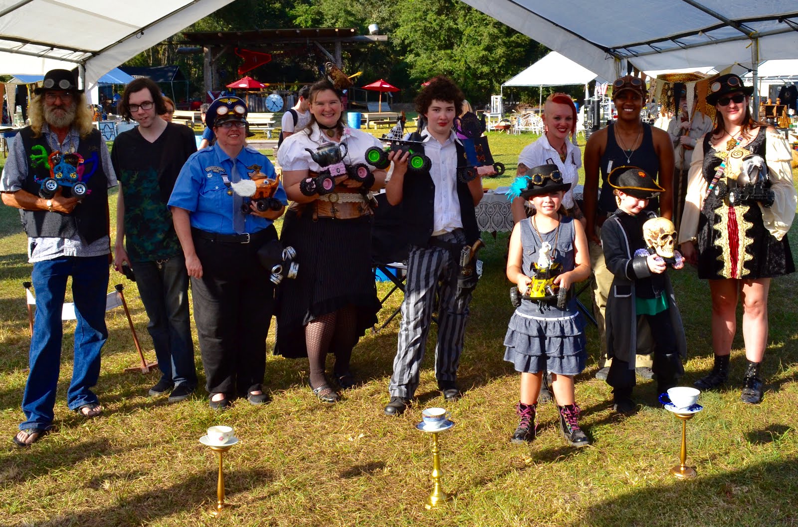 Over the Crescent Moon: Teapot Tuesday: Featured Teapot Racer: Tea Diva