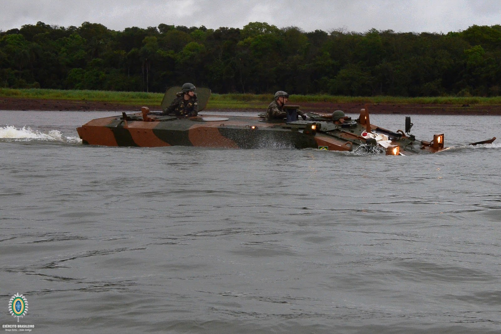 SNAFU!: Brazilian VBTR-MP 6x6 APC in action (pic heavy...part 2)