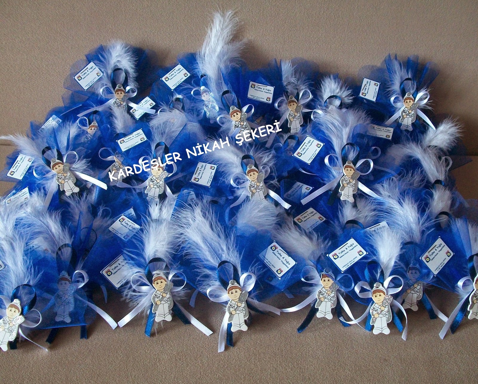 Kardeşler nikah Şekeri.: Ahşap sticker biblolu sünnet şekeri (Talha&Yağız)