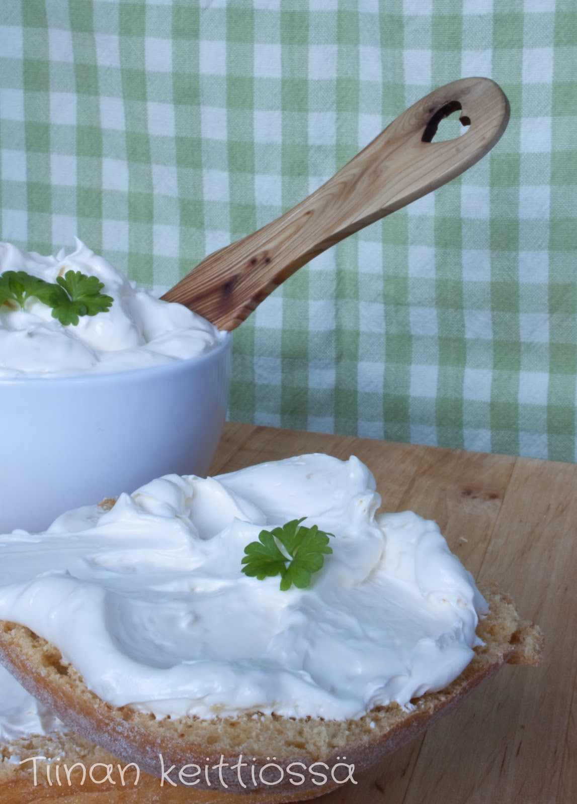 Tiinan keittiössä: Valkosipulilevite