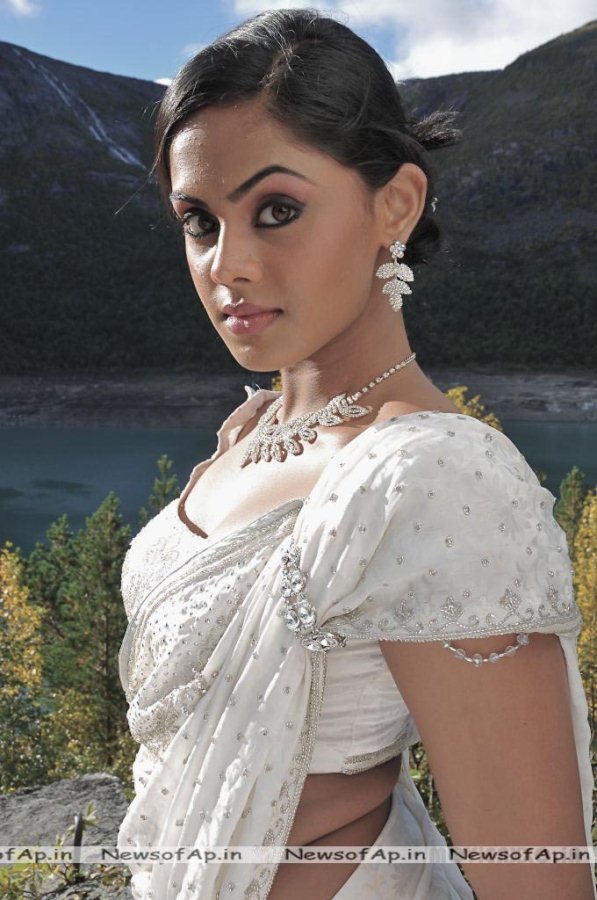 karthika nair in ko movie | Celebrities Photos Hub