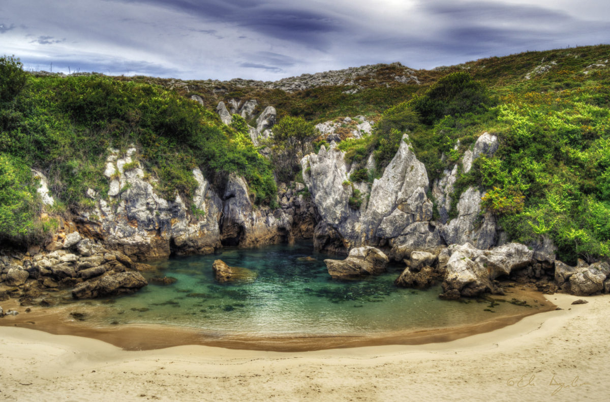 Praia de Gulpiyuri | Menor Praia do Mundo