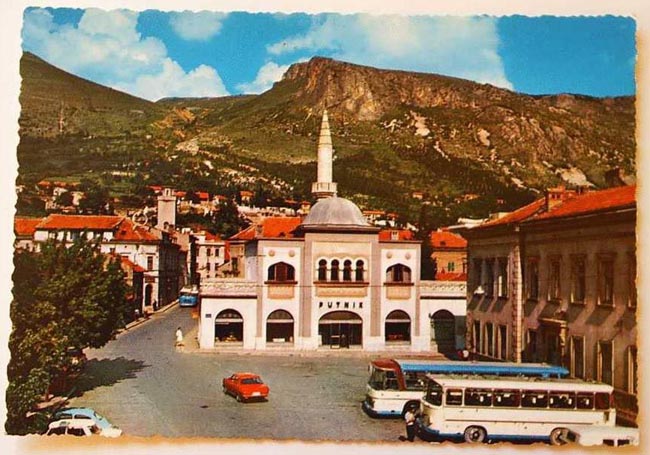 (RE)COLLECTING MOSTAR - ARHIV: MUSALA - RONDO, 1946. - 1991.